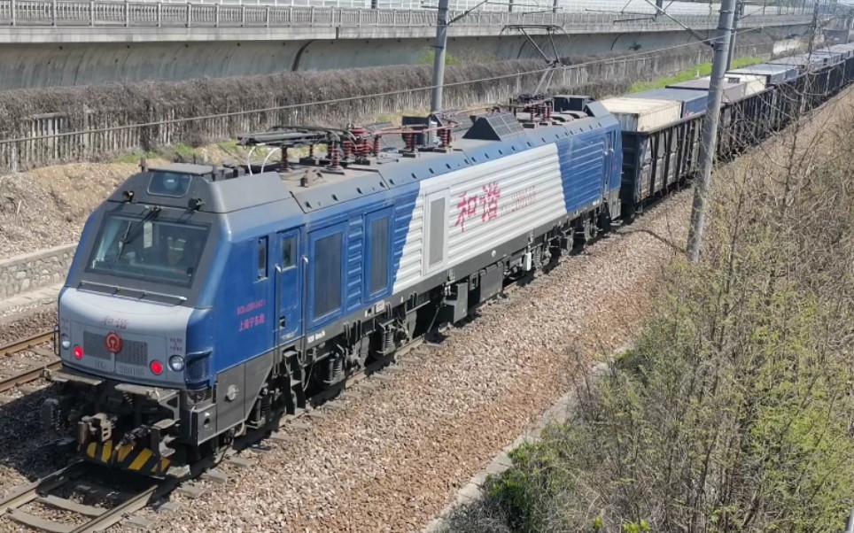 【京沪线】上局宁东段HXD2B 0165牵引货运列车通过苏州站！_哔哩哔哩_bilibili