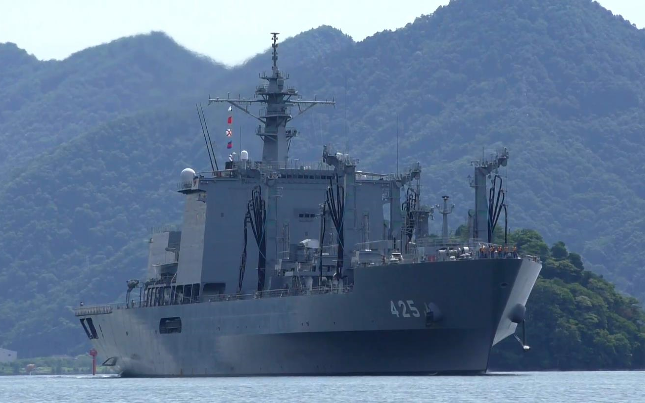 【海上自卫队】摩周级补给舰“摩周”号（AOE-425）舞鹤基地出港（2018/8）_哔哩哔哩_bilibili