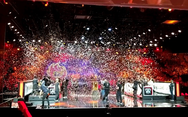 LOL英雄联盟S9 | FPX夺冠现场直击 | 巴黎图书馆_哔哩哔哩 (゜-゜)つロ 干杯~-bilibili