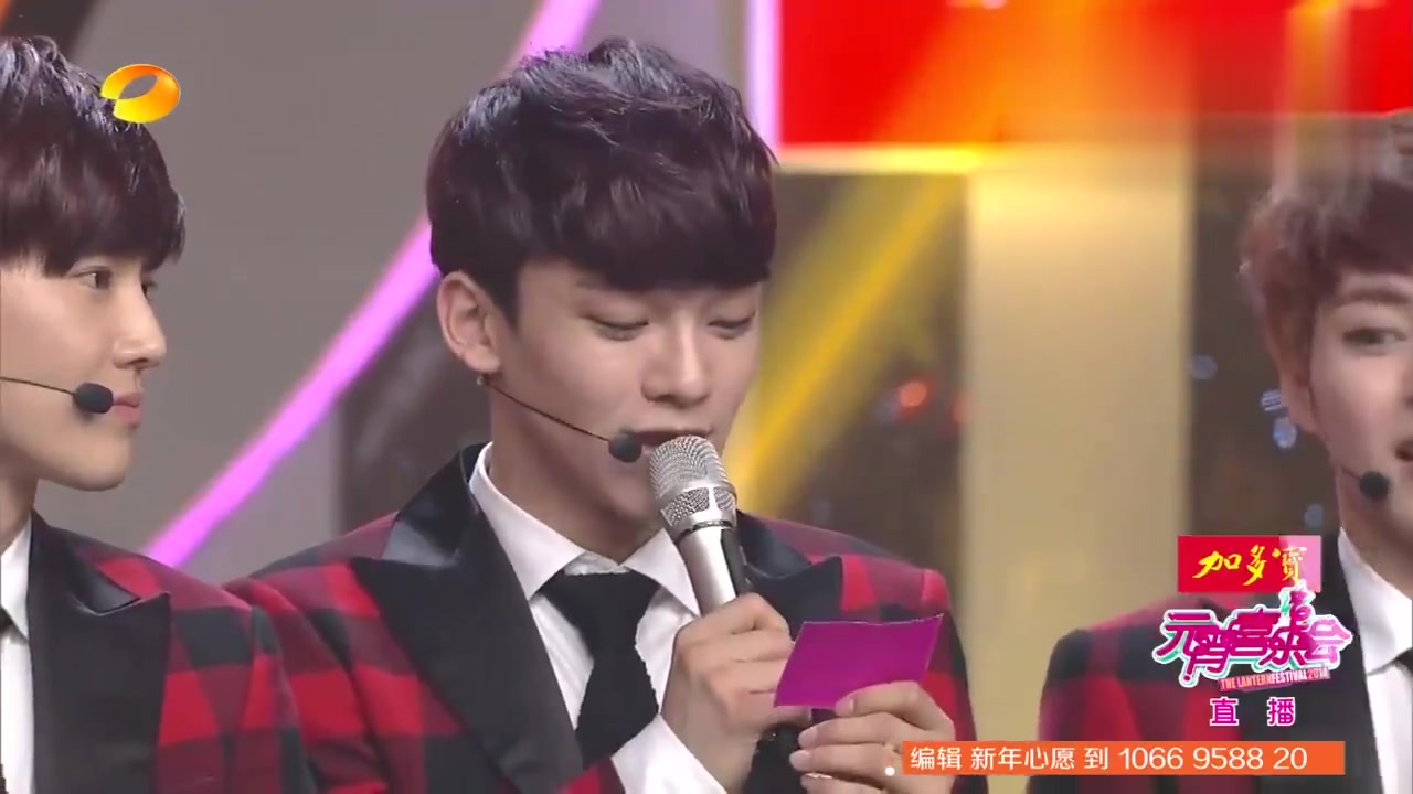 EXO12人绝版齐聚！鹿晗汗水滴到眼睛，张艺兴暖心给擦汗_哔哩哔哩_bilibili