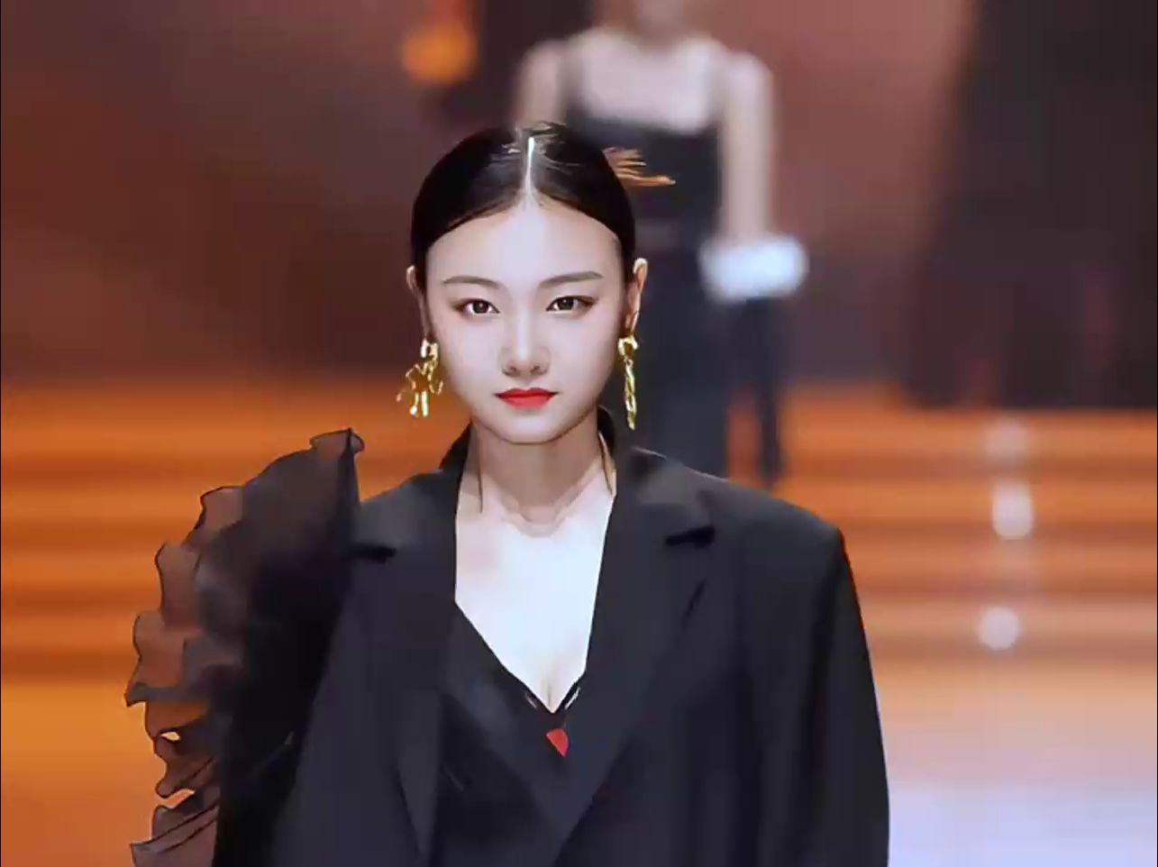 2024SIUF时尚秀-时尚模特Z-时尚模特Z-哔哩哔哩视频