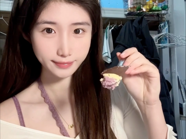 188cm/60kg 女大学生今天吃什么｜蓝莓罐子蛋糕好吃哭-月烨烨子-月烨烨子-哔哩哔哩视频