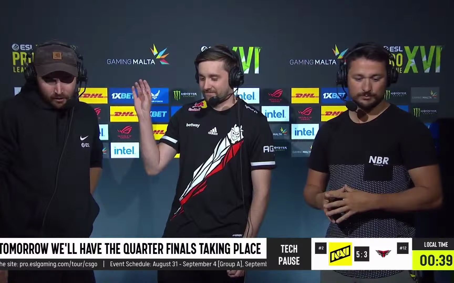 HooXi :''我想和S1mple碰一碰'' | navi vs heroic 技术暂停期间 hooxi的娱乐采访 机翻字幕_哔哩哔哩bilibili