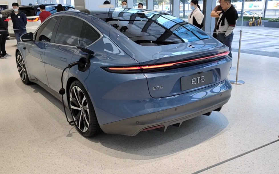 国产纯电动智能轿跑-蔚来et5宇航蓝_哔哩哔哩_bilibili