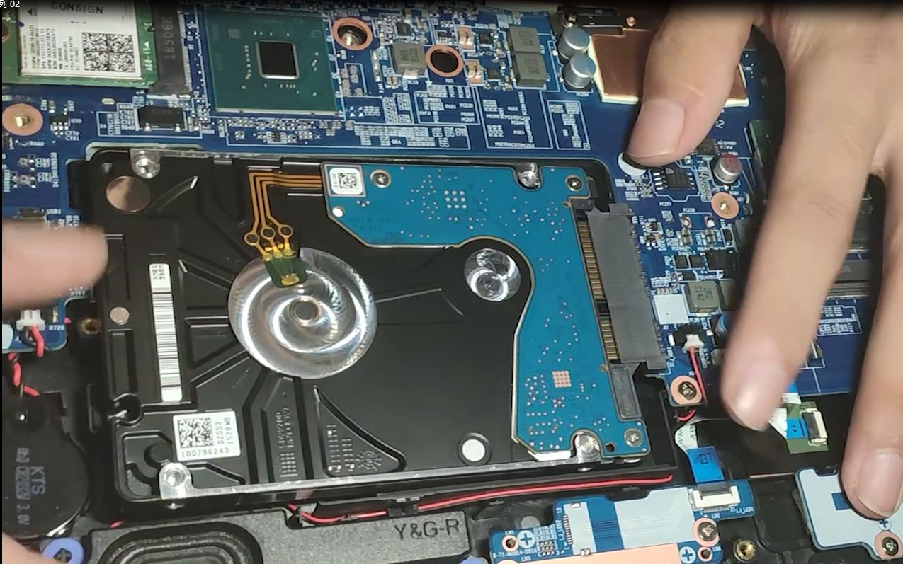 无聊之时也只能帮帮同学，把战神Z7M笔记本加个硬盘_哔哩哔哩_bilibili