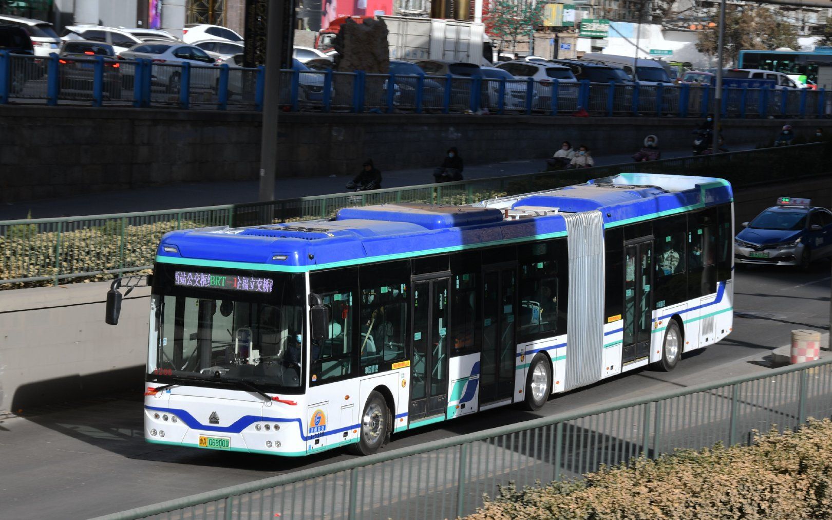 济南首批LF低地板纯电铰接：济南公交BRT1号线下行（全福立交桥西-济南西站公交枢纽）前方展望POV_哔哩哔哩_bilibili