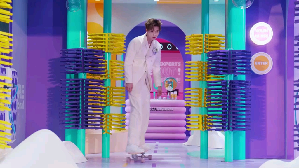 【余景天Tony】和余景天一同探索「贝玲妃毛孔“4S”店」-FM821余景天频道-FM821余景天频道-哔哩哔哩视频