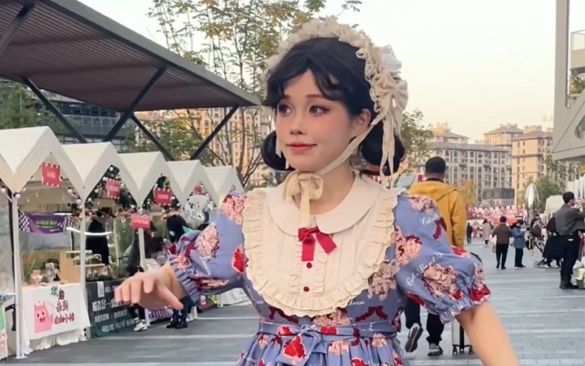 在集市遇见一只木偶娃娃-Barbin-ili芭比-Barbin-ili芭比-哔哩哔哩视频