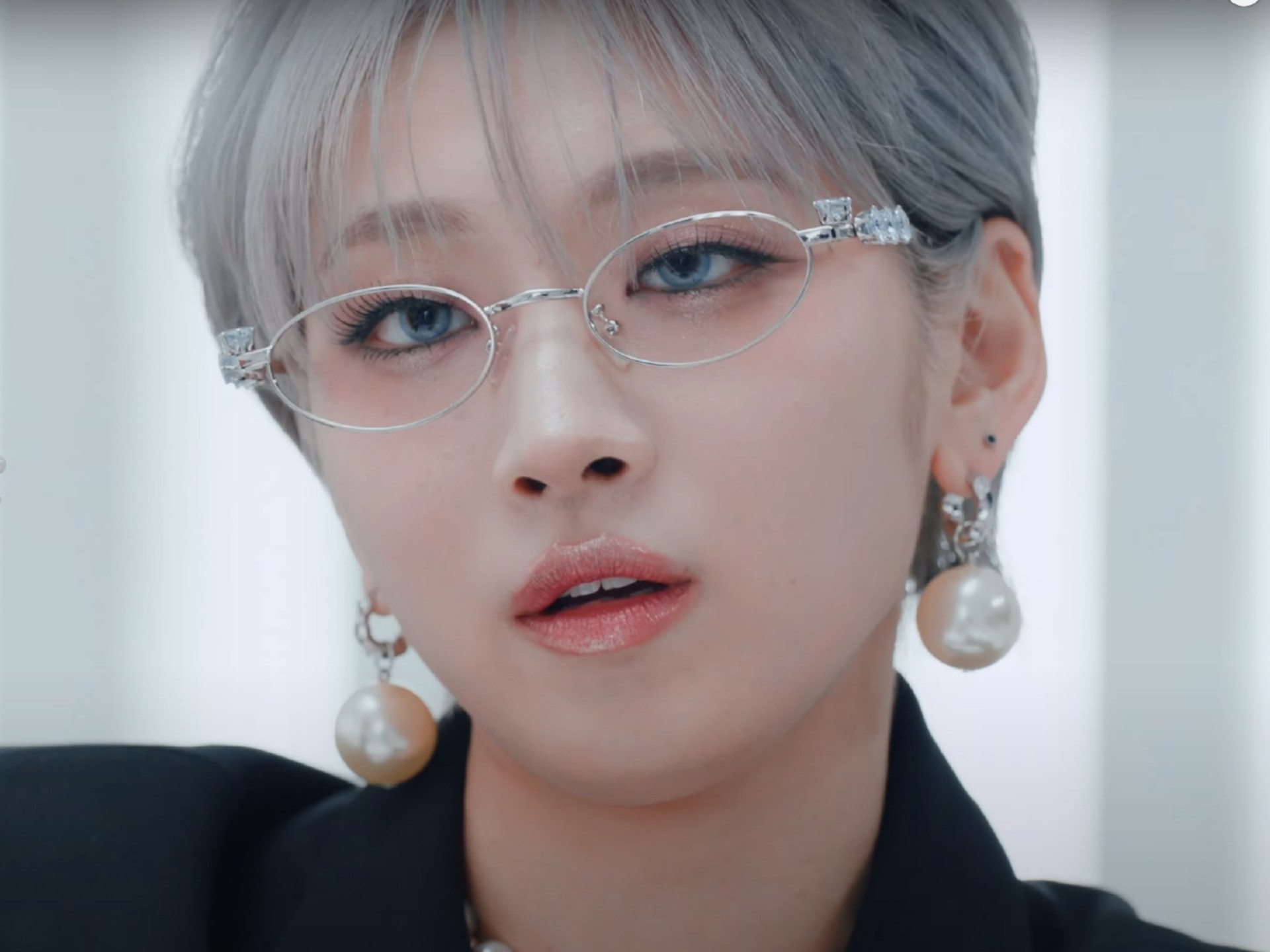 日本选秀新女团HANA出道曲《ROSE》MV公开！-深梦蜷蜷蜷-歌曲-哔哩哔哩视频