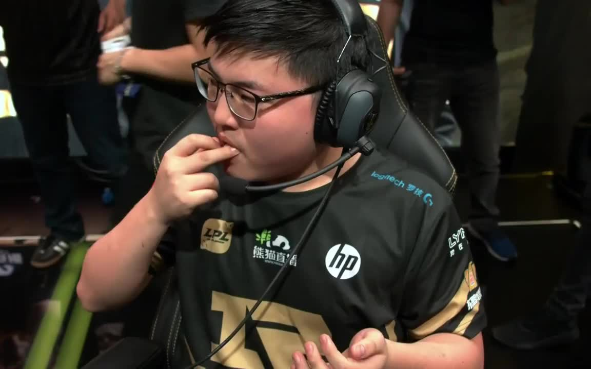 【MSI英文解说全集】2018MSI总决赛 RNG VS KZ（附UZI职业生涯操作集锦）_哔哩哔哩_bilibili