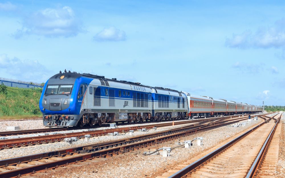 声控福利，站在桥上感受柴油机的轰鸣，DF11G 跨越号_哔哩哔哩_bilibili