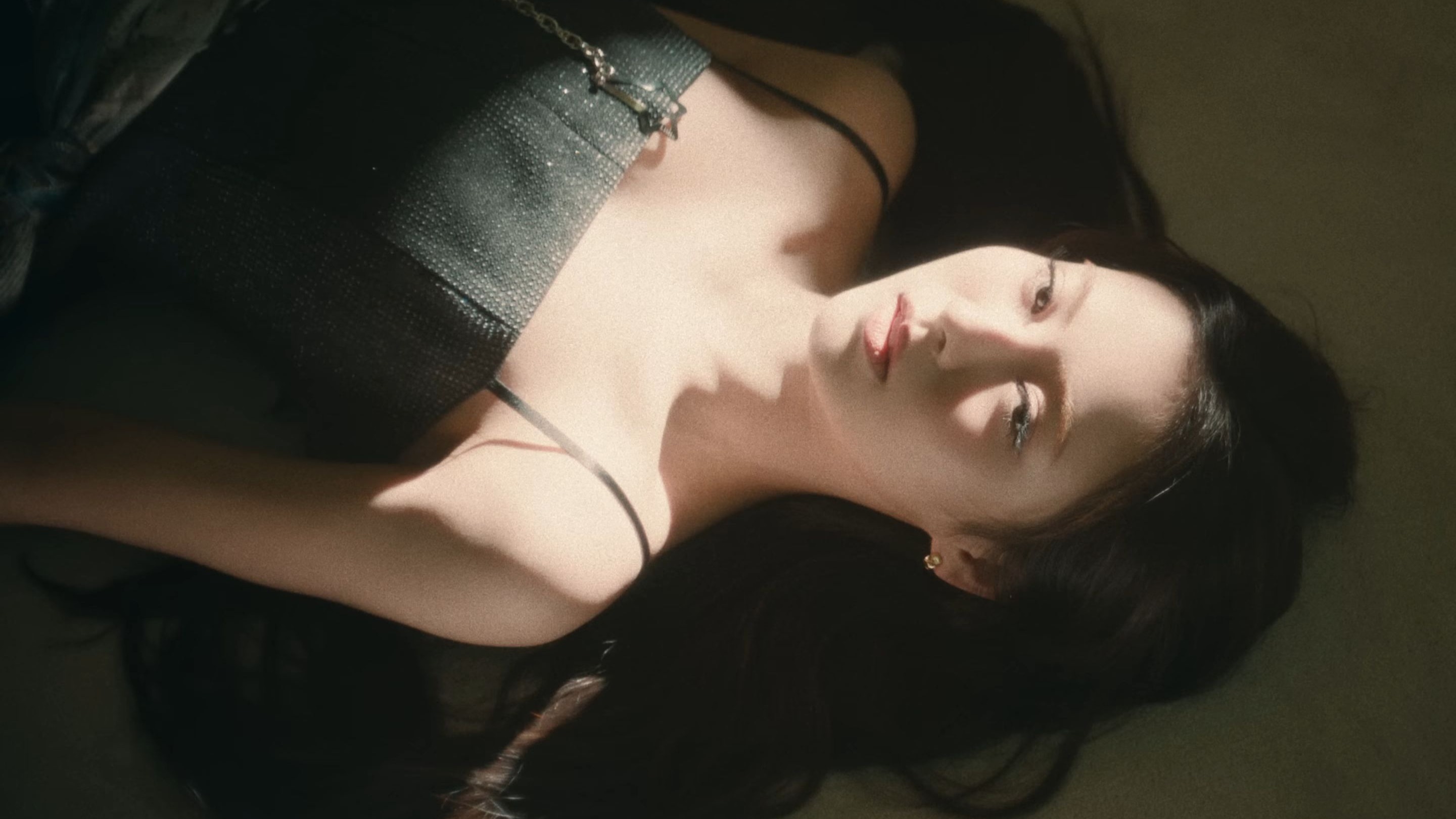 MEOVV主打曲‘DROP TOP’ MV预告-MEOVV5-MEOVV5-哔哩哔哩视频