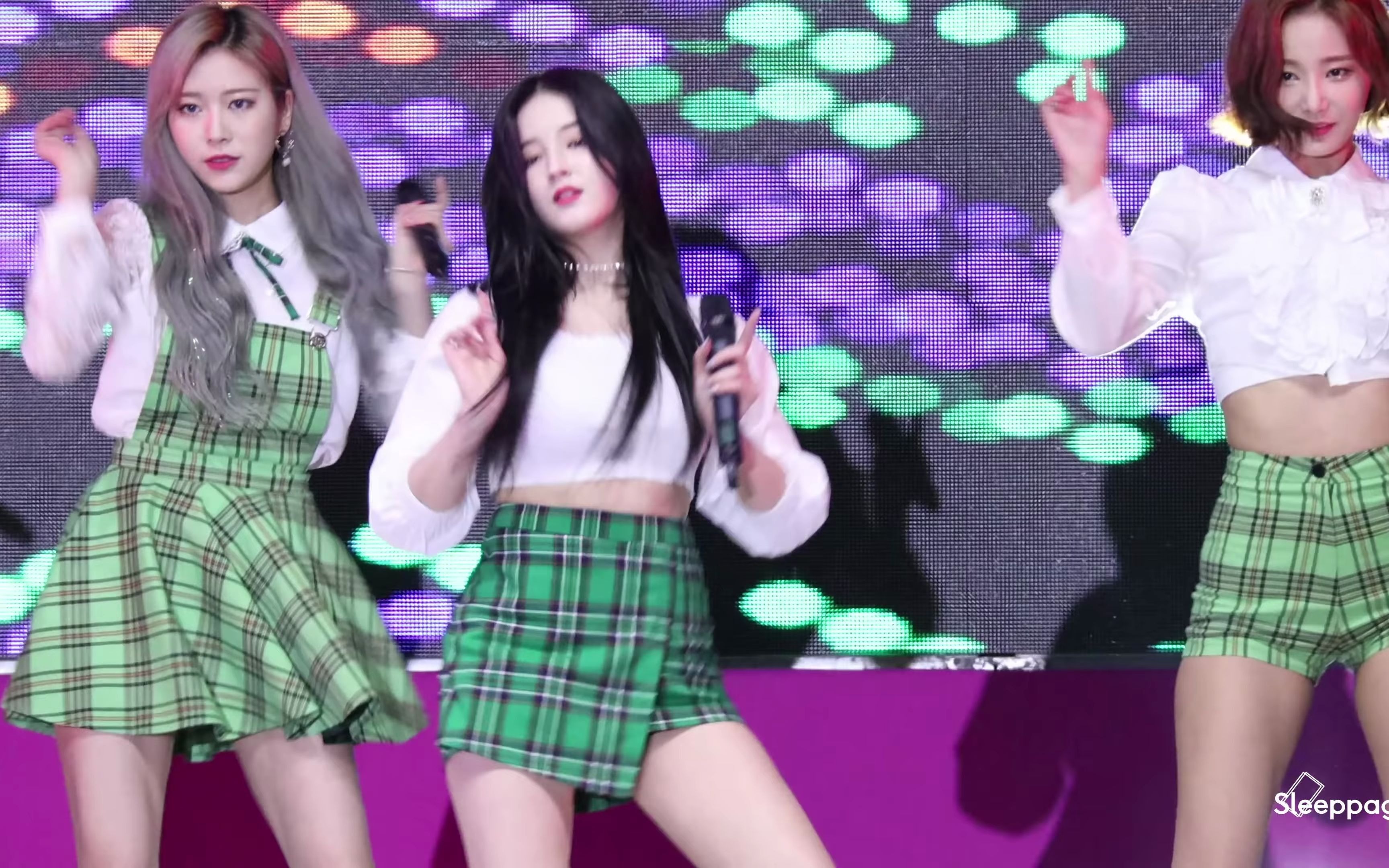 [4K]_190427_MOMOLAND_李格鲁NANCY_I M SO HOT 饭拍_哔哩哔哩_bilibili