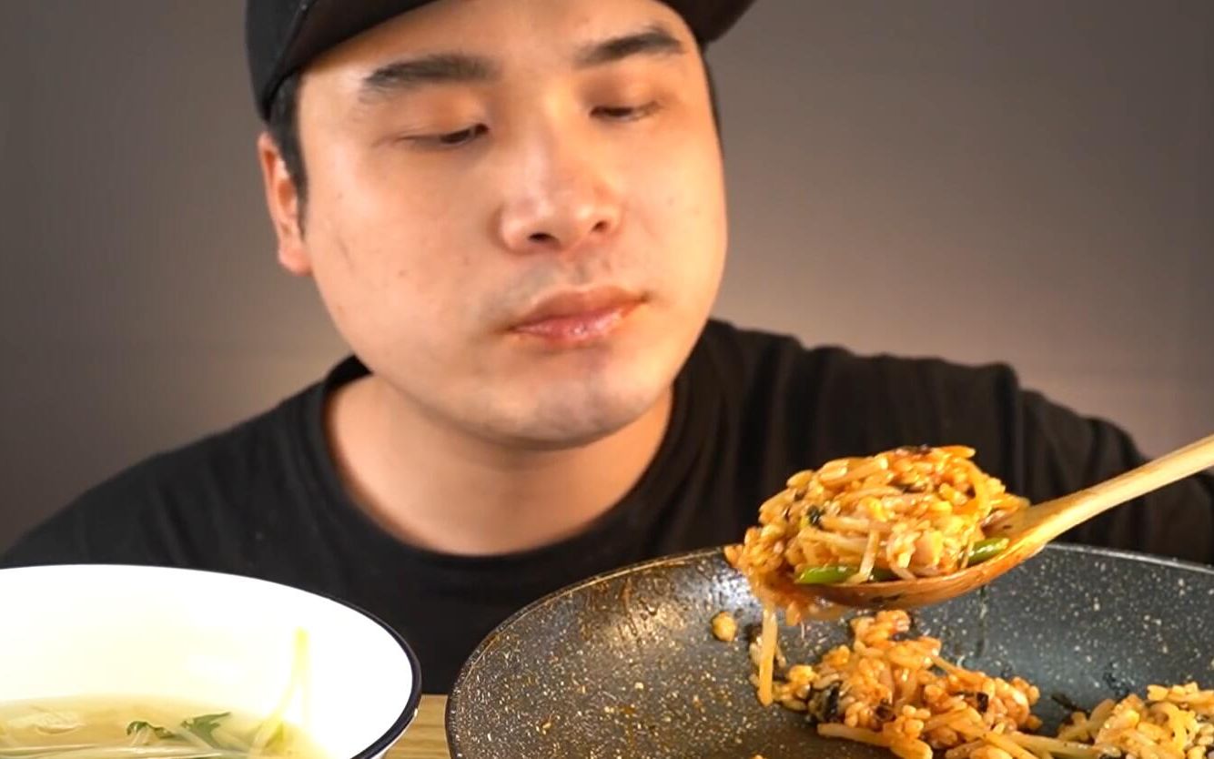 【大口吃播】Ddeonggae 今天吃蒸海鲜加入米饭拌在一起吃！舒服_哔哩哔哩_bilibili