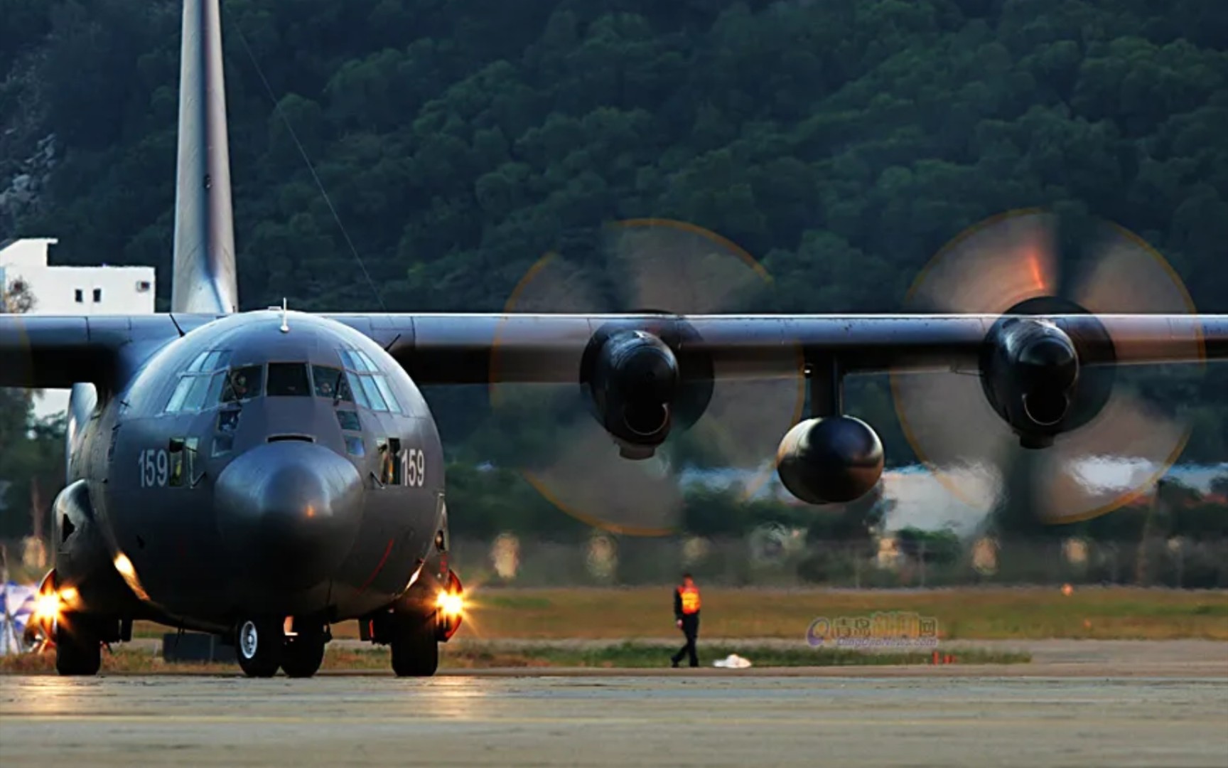 洛克希德·马丁公司C-130J“超级大力神”运输机宣传片
