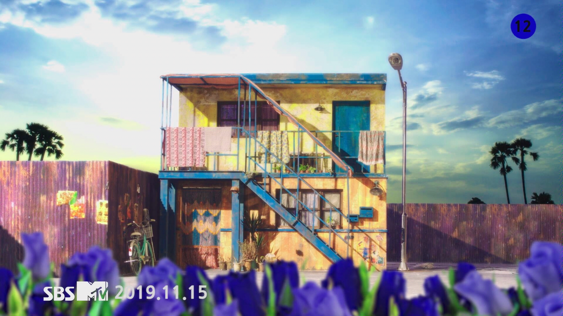 【IU】lovepoem主打曲〈blueming〉-MV_哔哩哔哩_bilibili