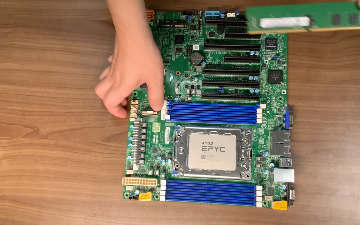 【AMDYES】32核64线程的7d12在PVE虚拟化下的CPU-z跑分