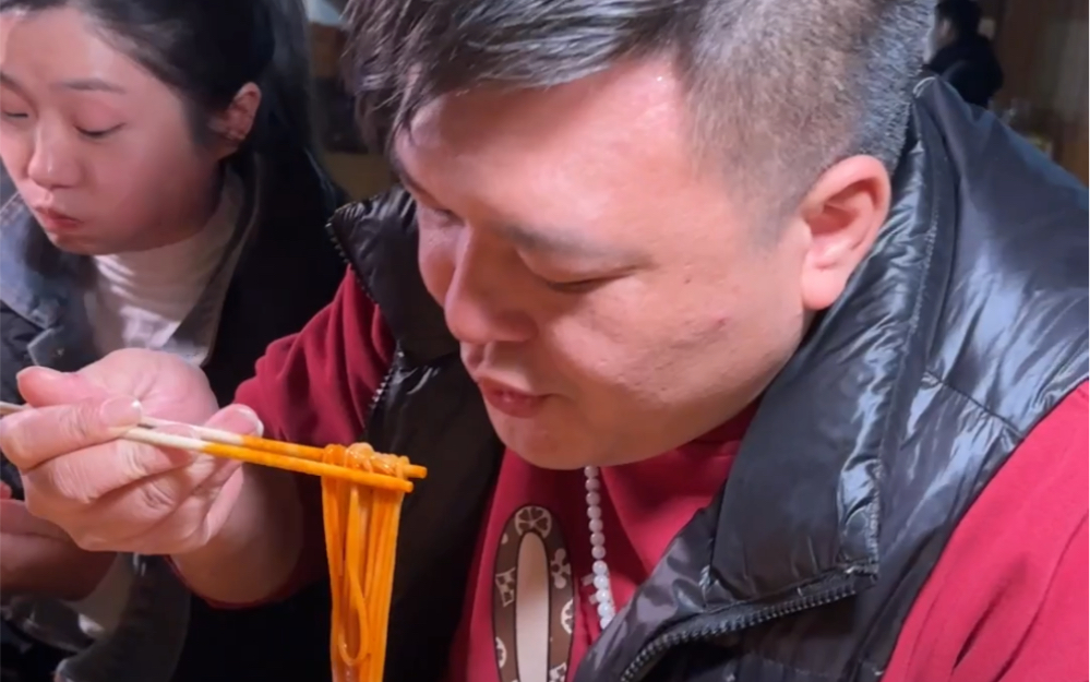 挑战螺蛳粉又开始了!认为自己能吃辣的快来参加吧! 爱吃螺蛳粉的螺胖 爱吃螺蛳粉的螺胖 哔哩哔哩视频