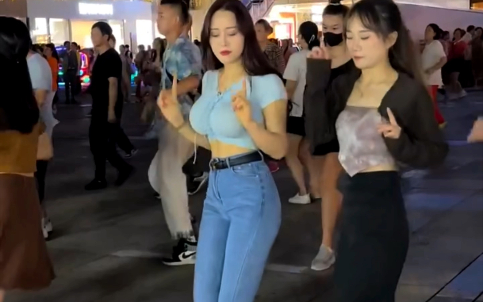 最近喜欢上了跳广场舞 那么有趣的灵魂 那么有趣的灵魂 哔哩哔哩视频