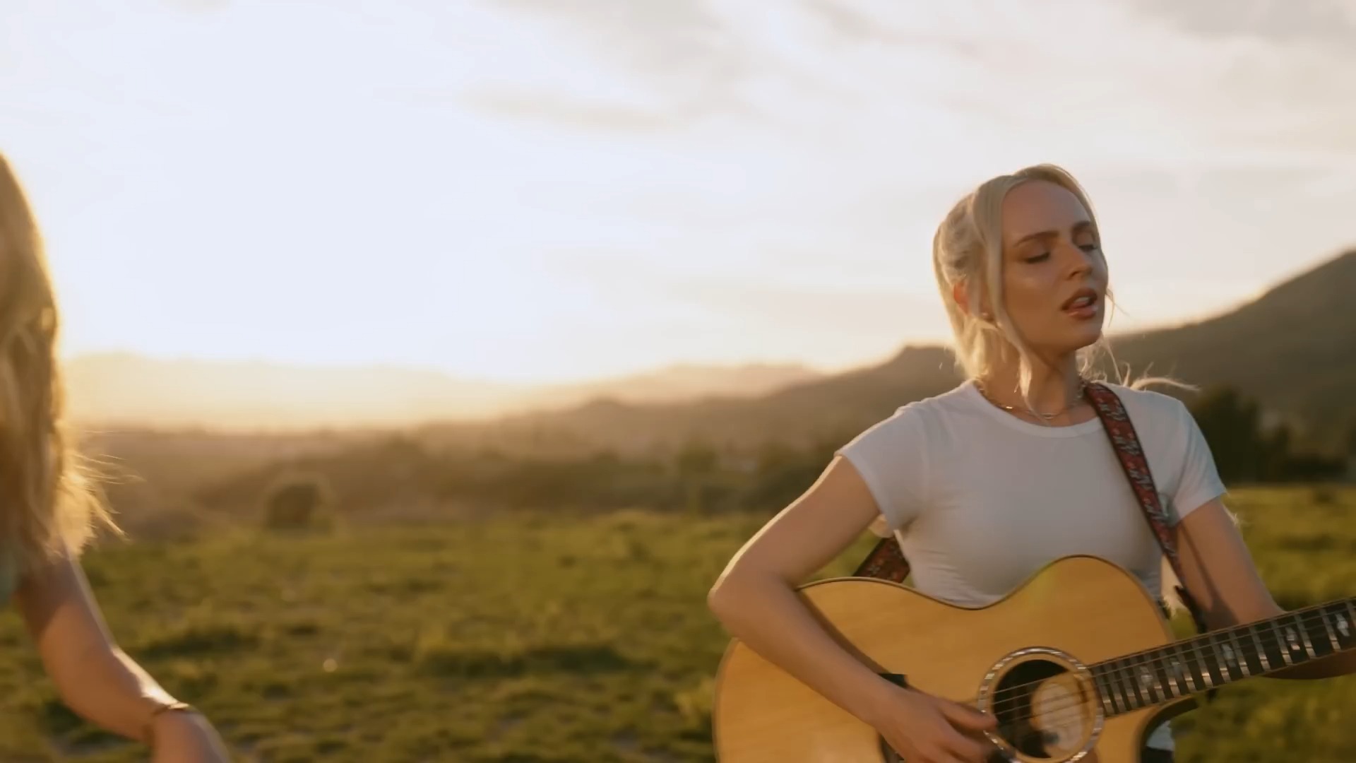 【官方MV】Kiss Me - Sixpence None The Richer (Madilyn Bailey & Jada Facer ...