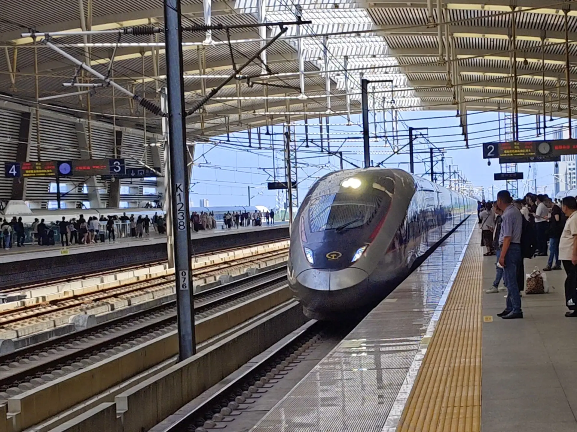 首次体验郑州局龙凤呈祥 CR400BF-AZ-0516，苏州北二站台进站办客_哔哩哔哩_bilibili