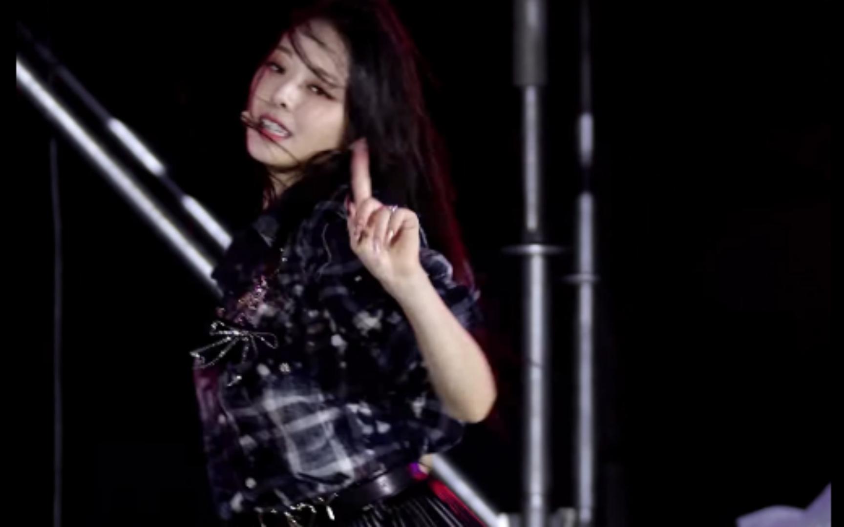 211010 (ITZY) ‘SWIPE’ K-POP fancam)