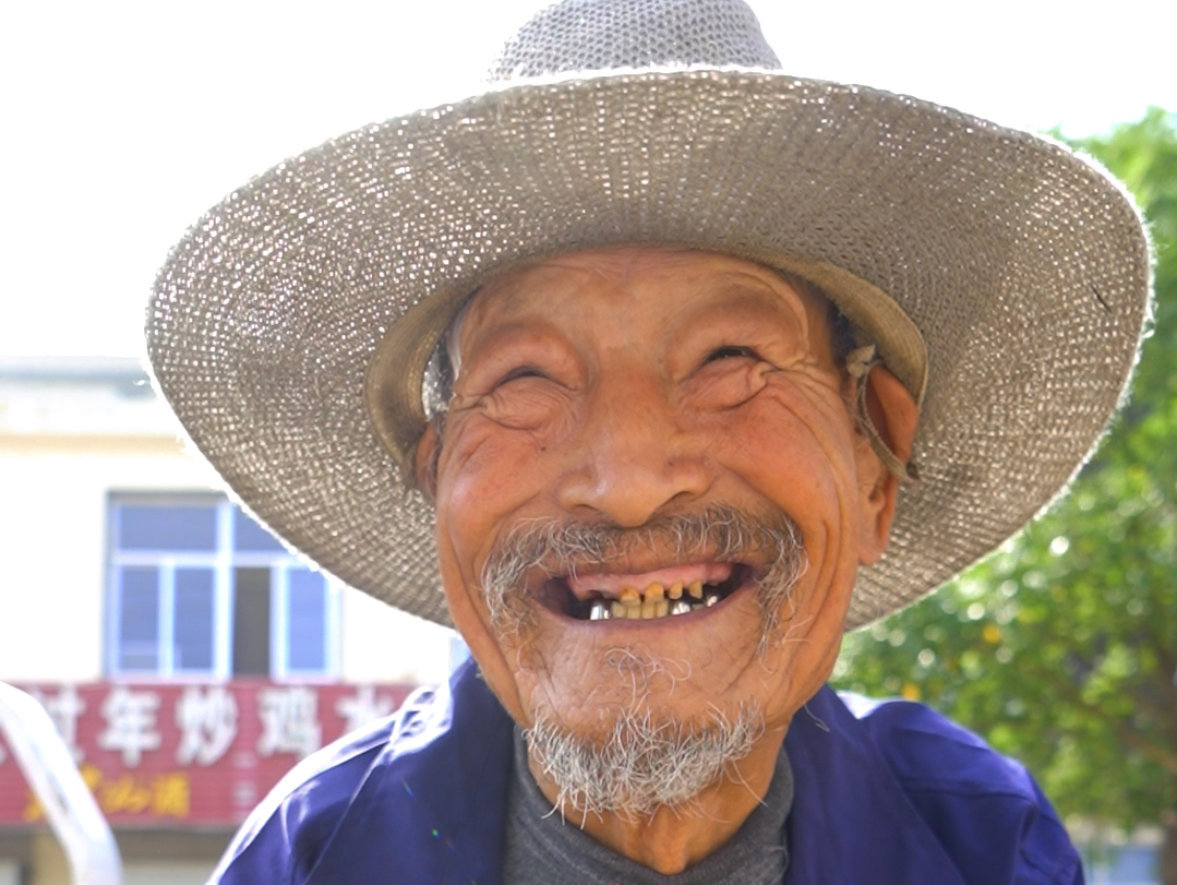 真情换真心，最让人动容#生活不易#关爱老人-丰味人生HFJT-丰味人生HFJT-哔哩哔哩视频