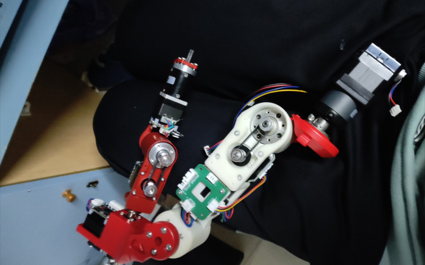 dummy机械臂复刻二稿（除了j2全铝合金）关节活动演示-行走的IP-行走的IP-哔哩哔哩视频