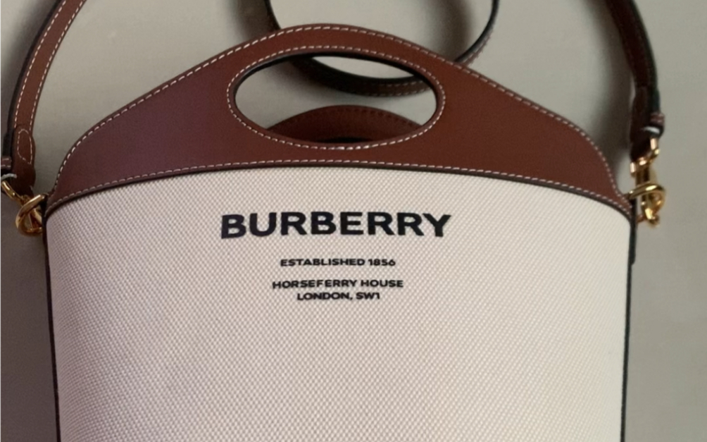 burberry pocket帆布水桶包pocket Bucket 是21秋冬系列全新包袋_哔哩哔哩_bilibili