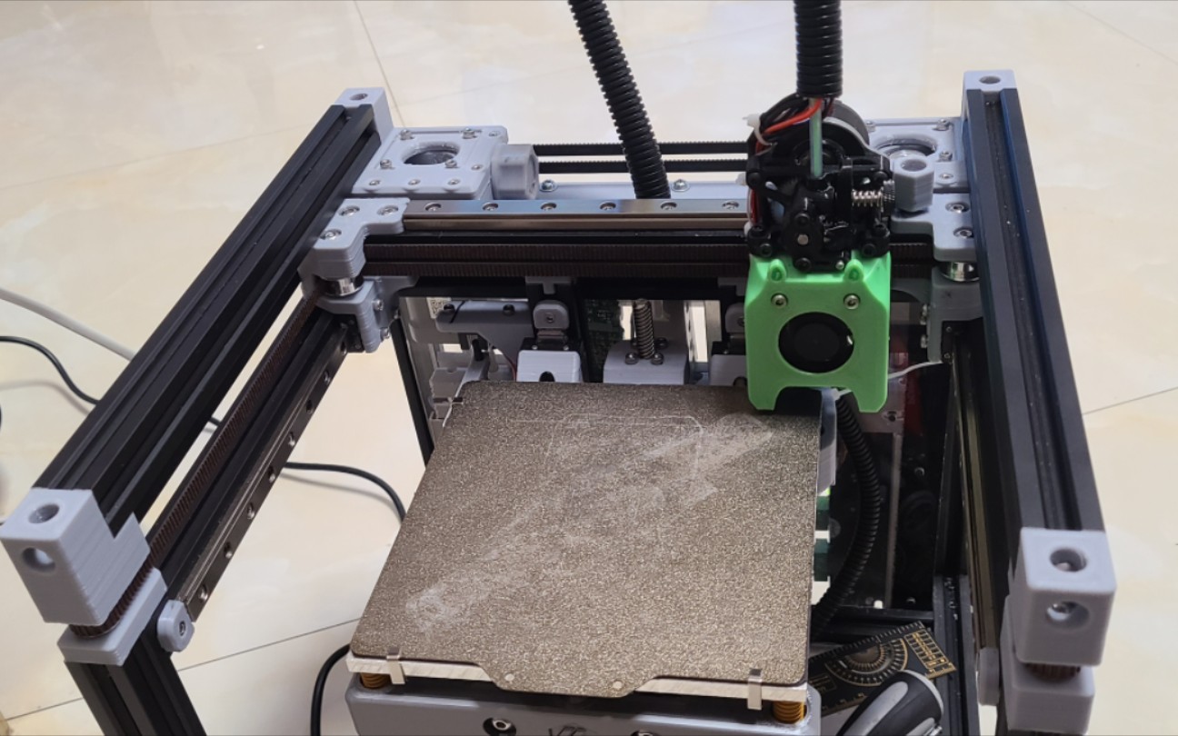 Tiny-M 马上完工 （voron0.2)3D打印机