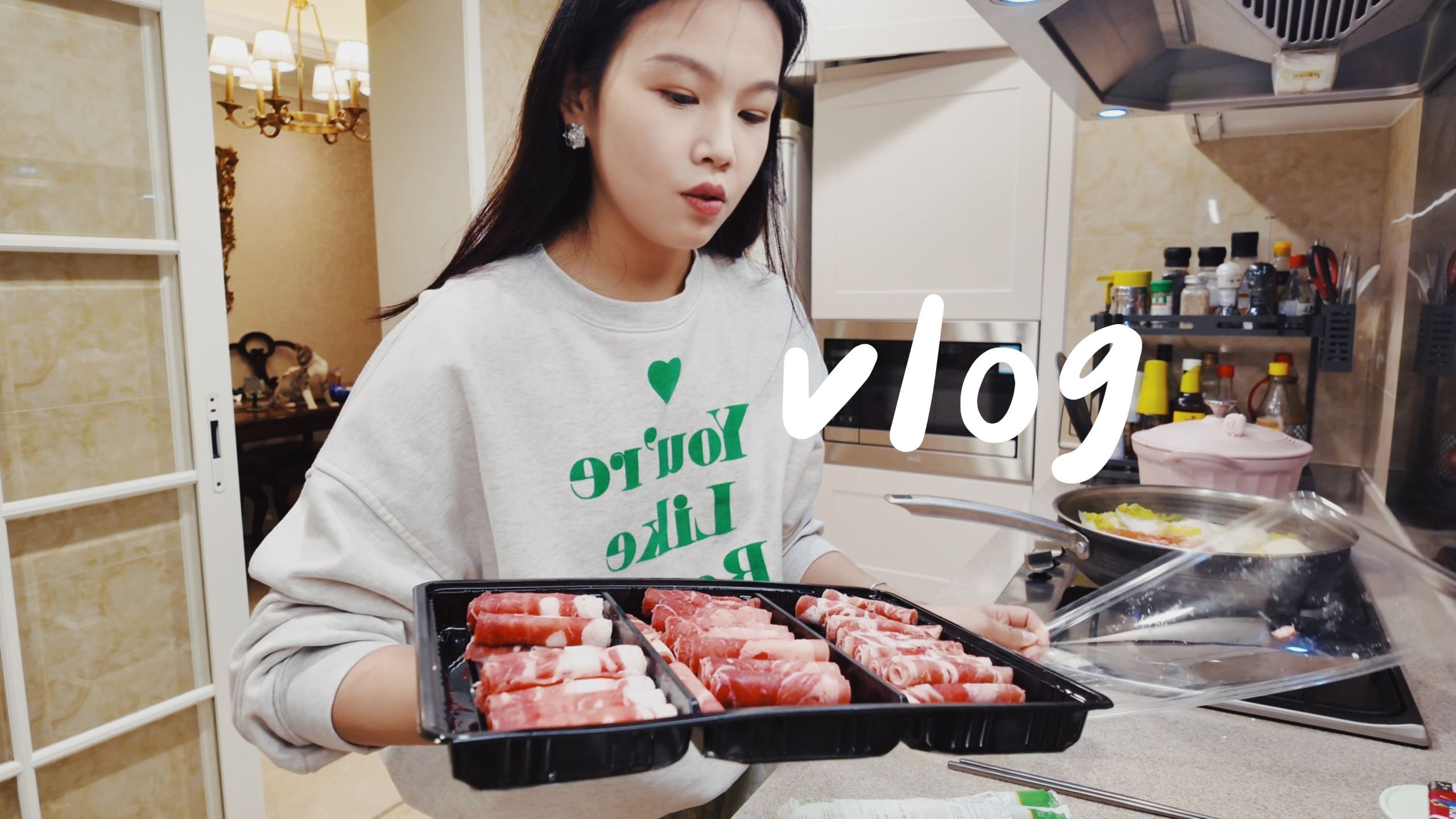 VLOG｜冬天，我的幸福感来自甜品和暖锅！中国胃灵魂快手晚餐 榴莲炸鸡上头 上班族一周生活小记-ItsDani-ItsDani-哔哩哔哩视频