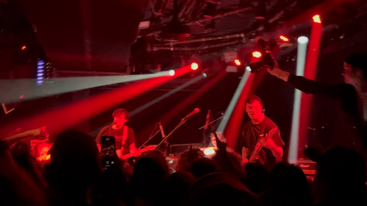 [Emo现场] 狠狠地给我复兴！Charmer - Topanga Lawrence - 视频下载 Video Downloader