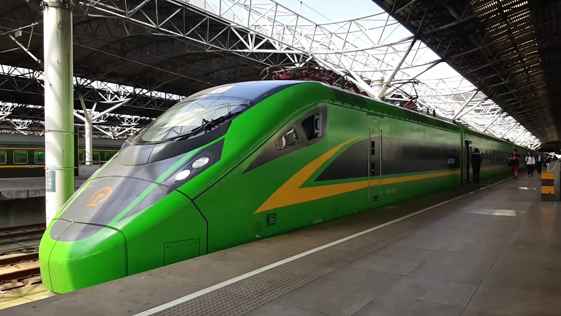 垃圾桶CR200J二等卧体验及外观内饰一览