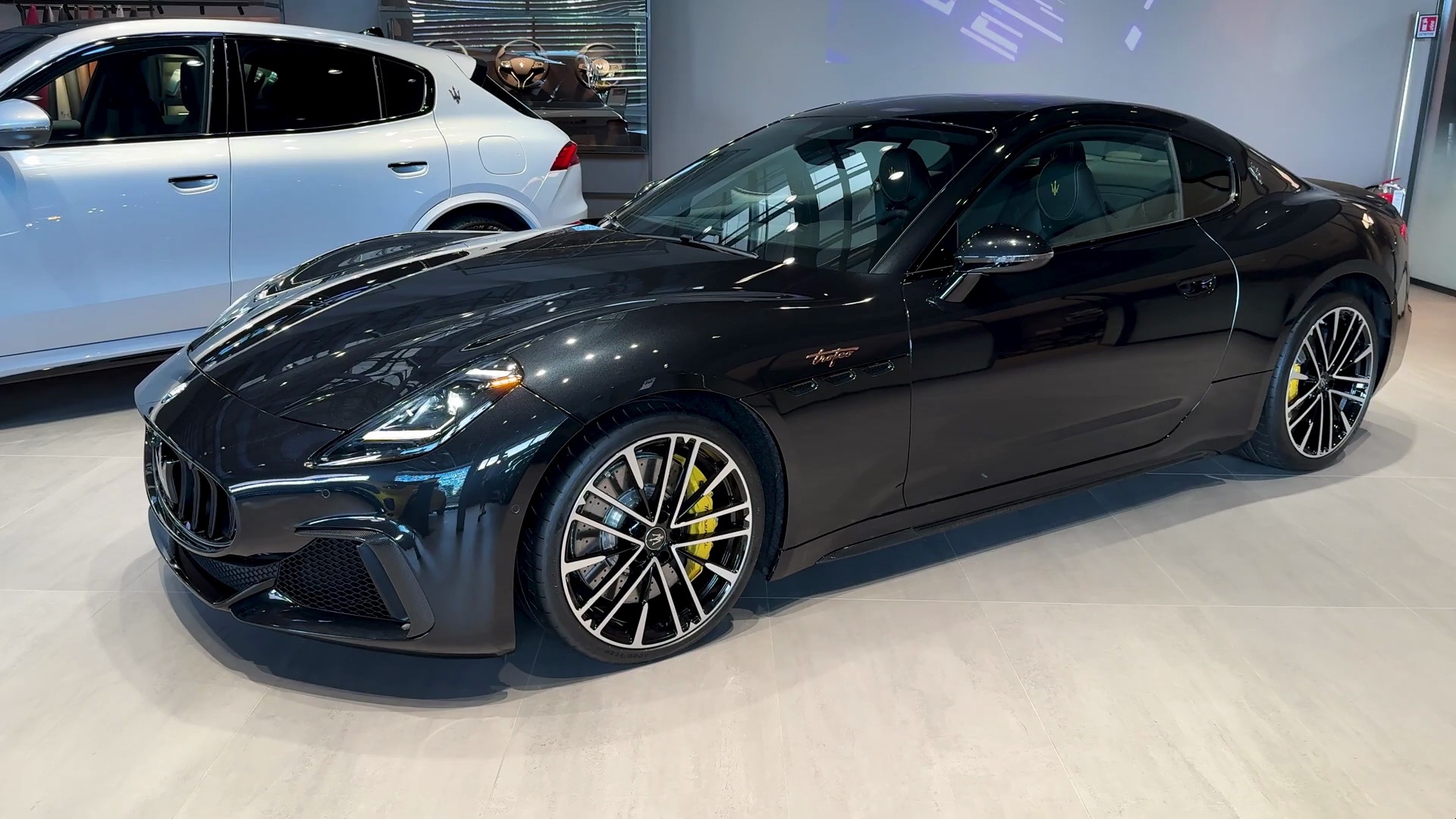 【4K | 观赏】2025 Maserati GranTurismo Trofeo 意式GT风情-1inter-1inter-哔哩哔哩视频