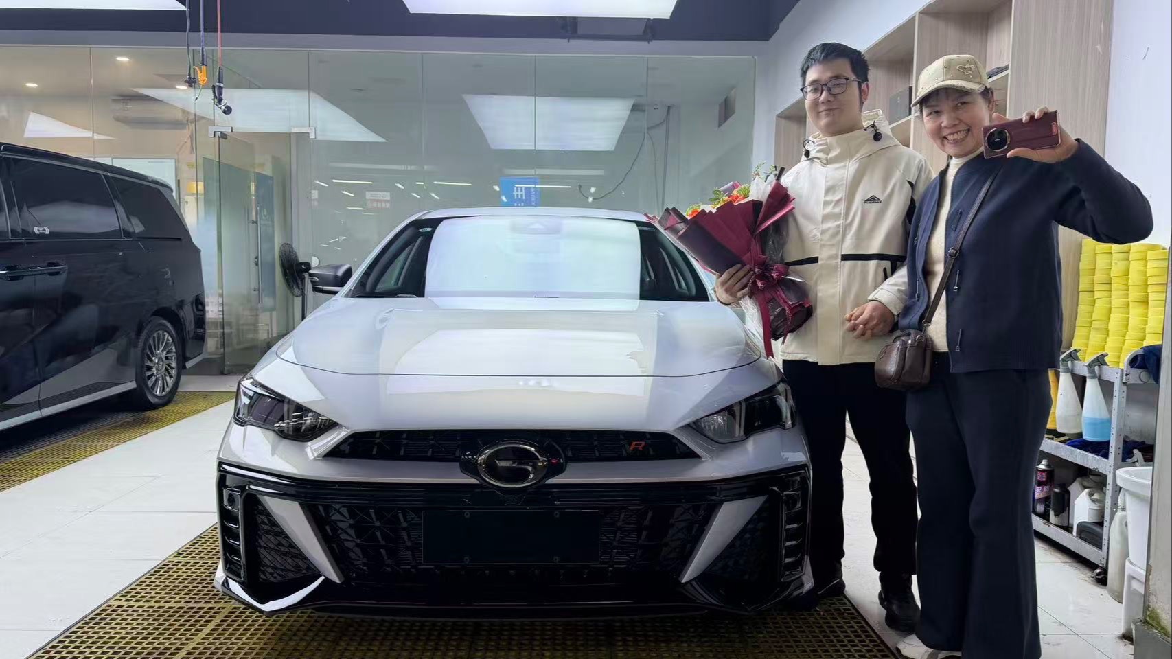 新车11万多，00后买自己喜欢的车，妈妈全力支持，全款127000，喜提新车-郑在卖车-郑在卖车-哔哩哔哩视频