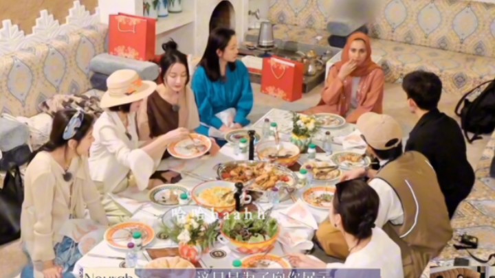 “果然不一样，跟咱们餐厅里吃的那些”去别人家里做客吃饭合集！-哈哈haahh-哈哈haahh-哔哩哔哩视频