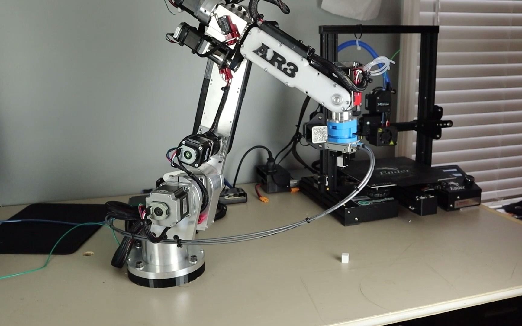 AR3 6轴机械臂，带换刀装置_哔哩哔哩_bilibili
