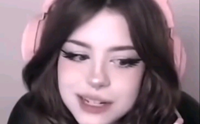 Hannah owo吃鸡女主播原版视频
