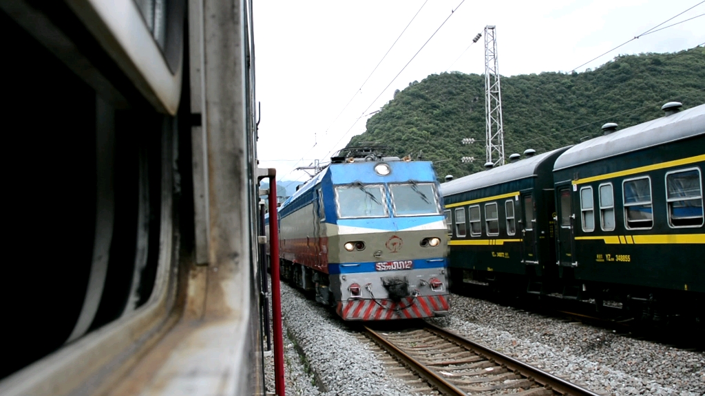 双机SS7D+列尾WX25T牵引K545次（哈尔滨——成都）虞关站两道通过_哔哩哔哩_bilibili