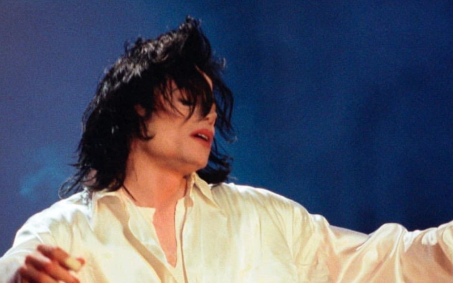 来听MJ用本音演唱Earth Song（降调版）_哔哩哔哩_bilibili