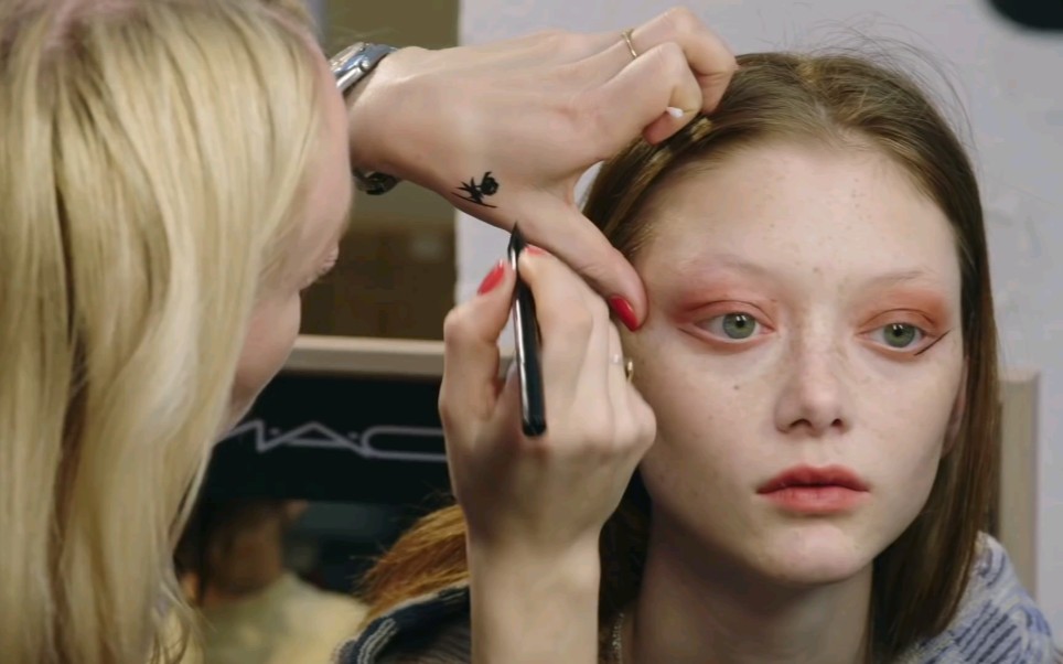 模特Sara Grace的一天_哔哩哔哩_bilibili