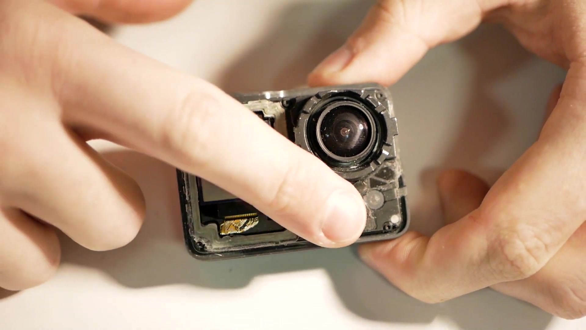 17克！小帅哥上镜 gopro拆解简洁版【Naked GoPro】_哔哩哔哩_bilibili