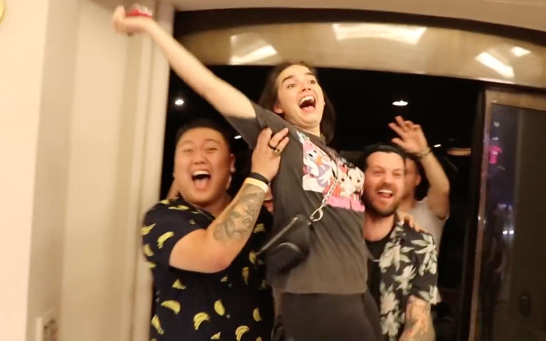 【中字】586期David Dobrik，我们离见到David还差一家百万资产的公司。_哔哩哔哩_bilibili