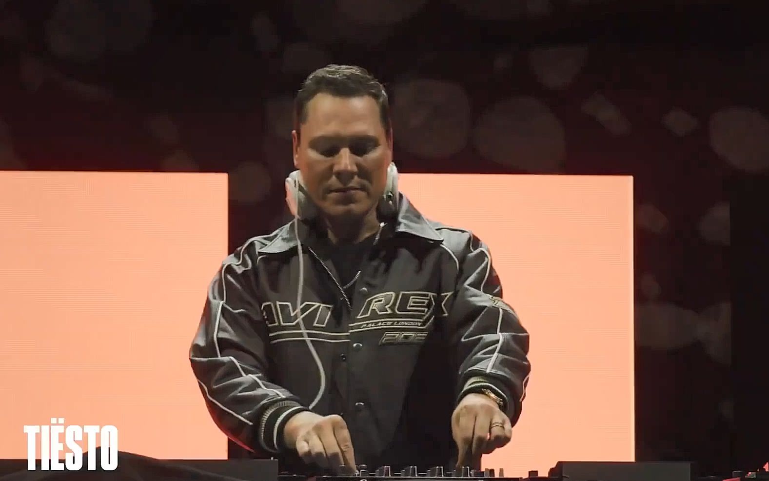 Tiesto - Red Rocks 2020 铁叔红石打碟现场_哔哩哔哩_bilibili