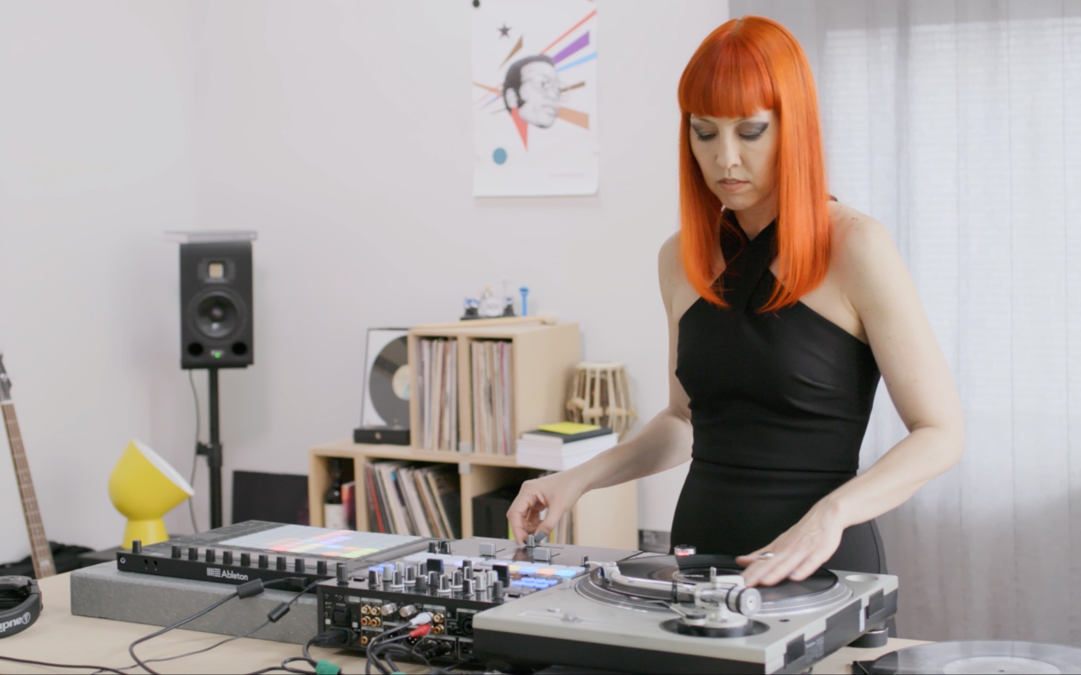 欣赏艺术家 DJ Step 1 使用 Push 带来的精彩演奏_哔哩哔哩_bilibili