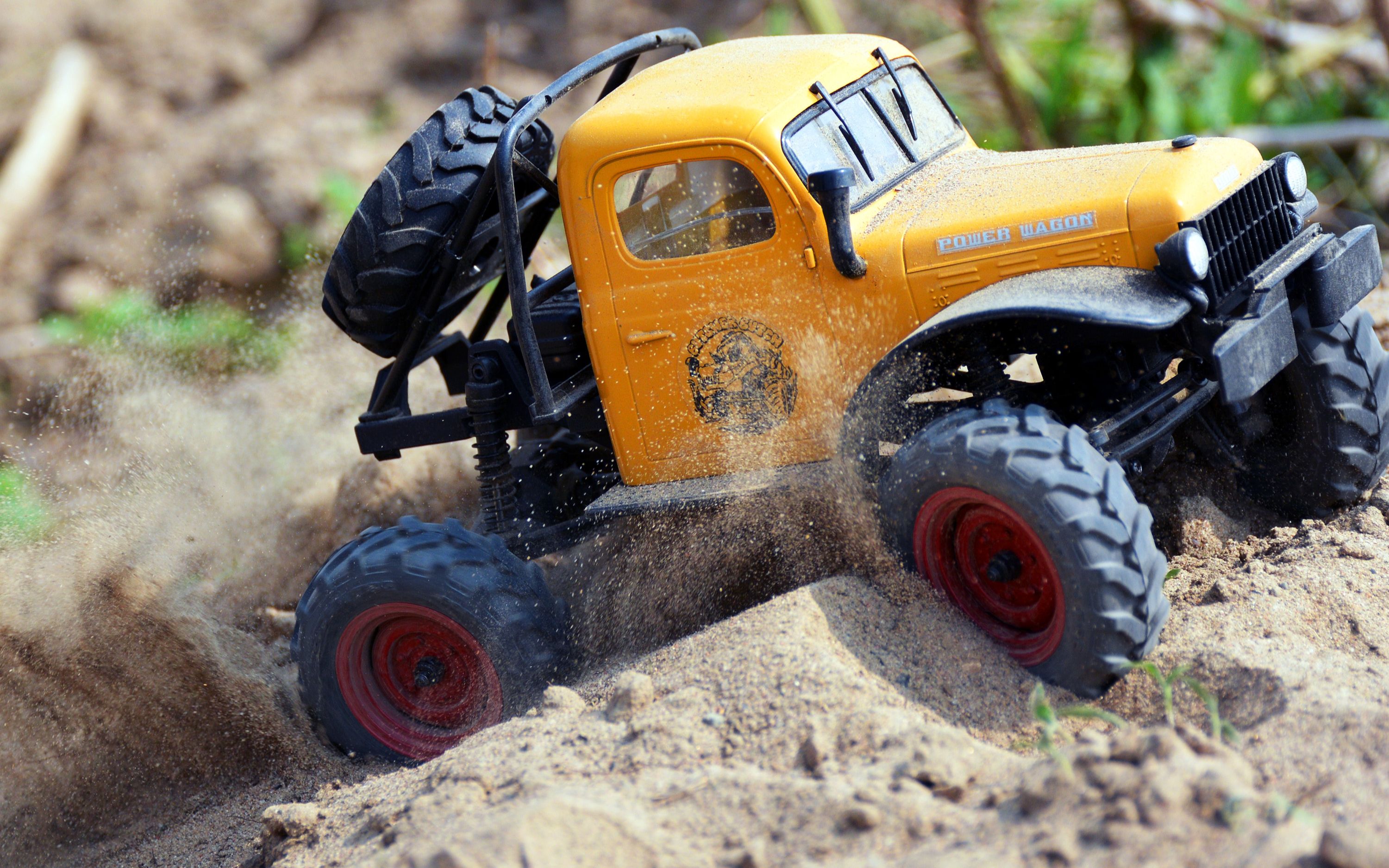 泥地大师赛冠军的美国道奇卡车，fms小奇车模测评_哔哩哔哩_bilibili