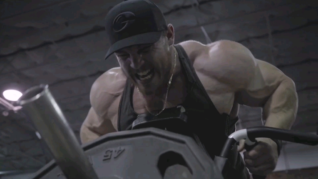 #Gasp#盖世璞#训练 Martin Fitzwater，Keone Pearson和新签约的运动员Black Courville的背部训练 ...