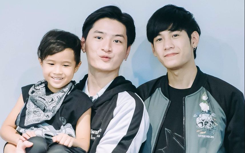 【Singto Krist】他们和他们的亲儿砸小拿铁_哔哩哔哩_bilibili