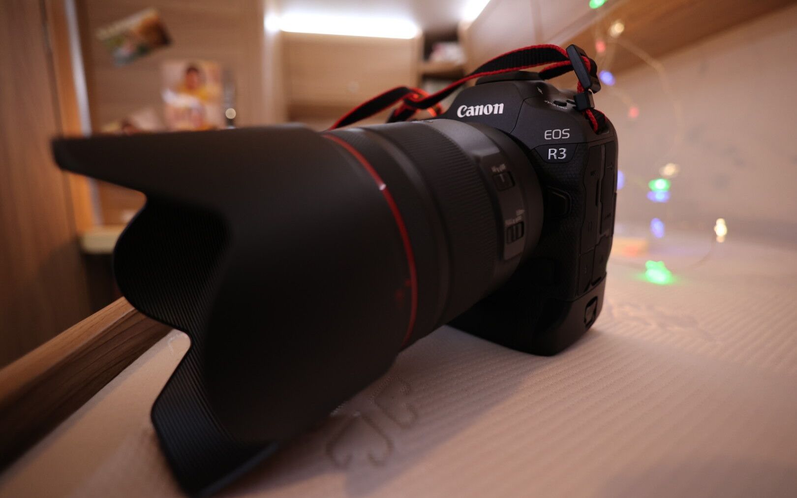 梦寐以求，终于拿下，佳能用户必备镜头之RF50/1.2二进宫激情拆箱！_哔哩哔哩_bilibili