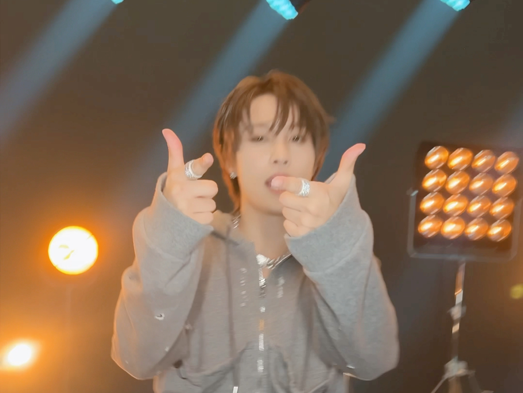Come on baby gimme some💗💗💗! (Filmed by 肖俊)-WayV_official-WayV_official ...